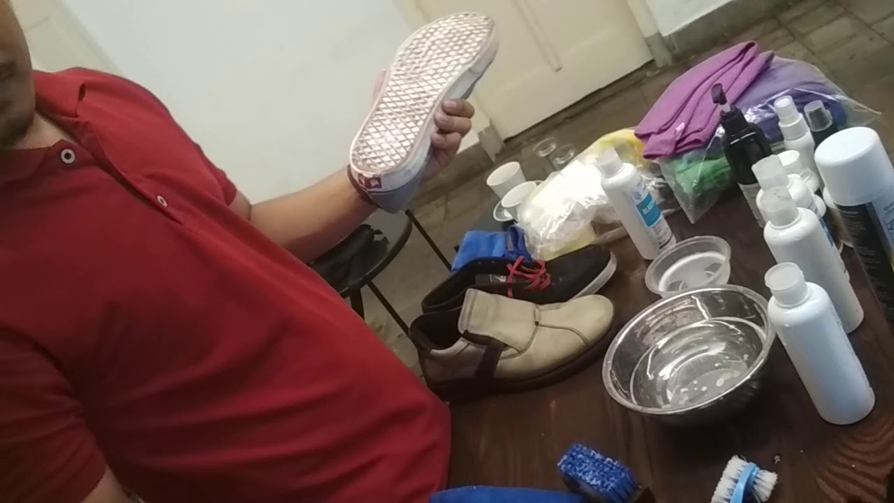 Cara Cuci Sepatu yang benar untuk bagian outsole - YouTube