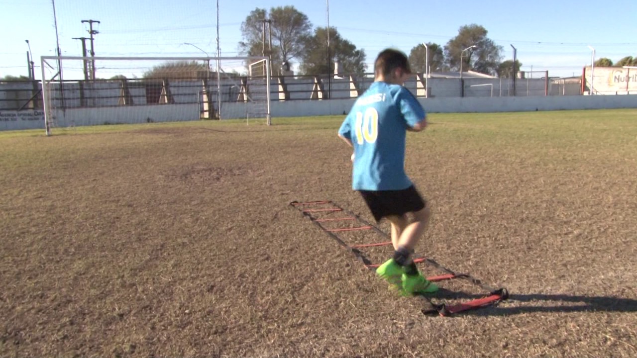 Lorenzo y Francisco Bollano Practicas de Futbol - YouTube