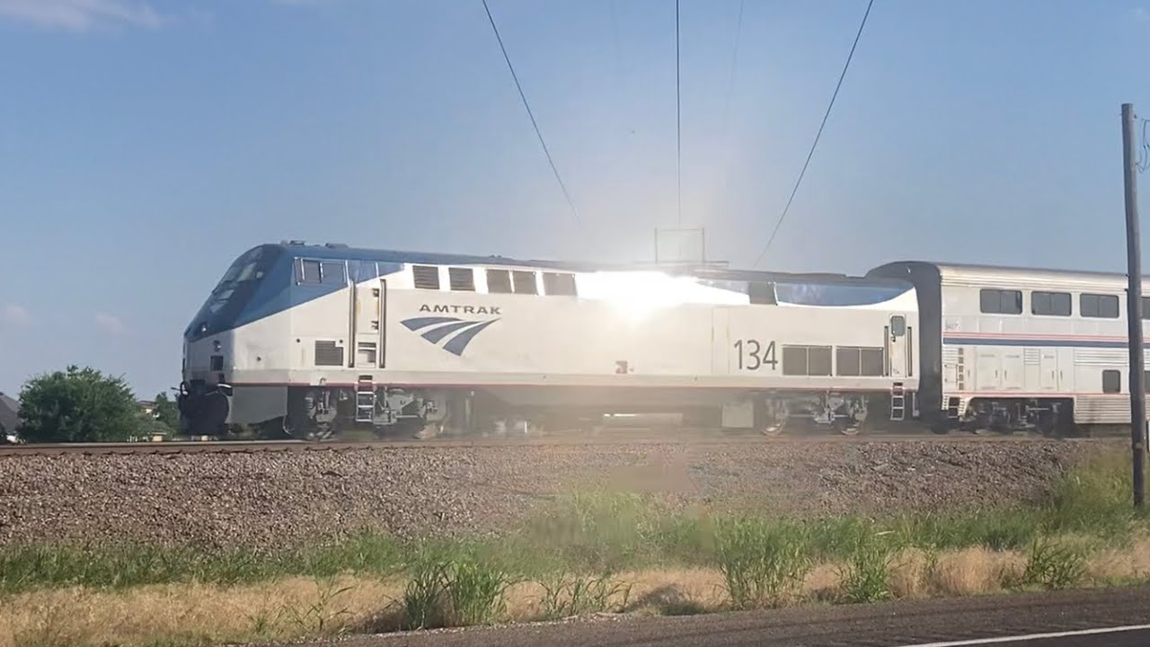 Amtrak Train 822 with 25th Anniversary P42 & Sightseer near Krum, TX ...