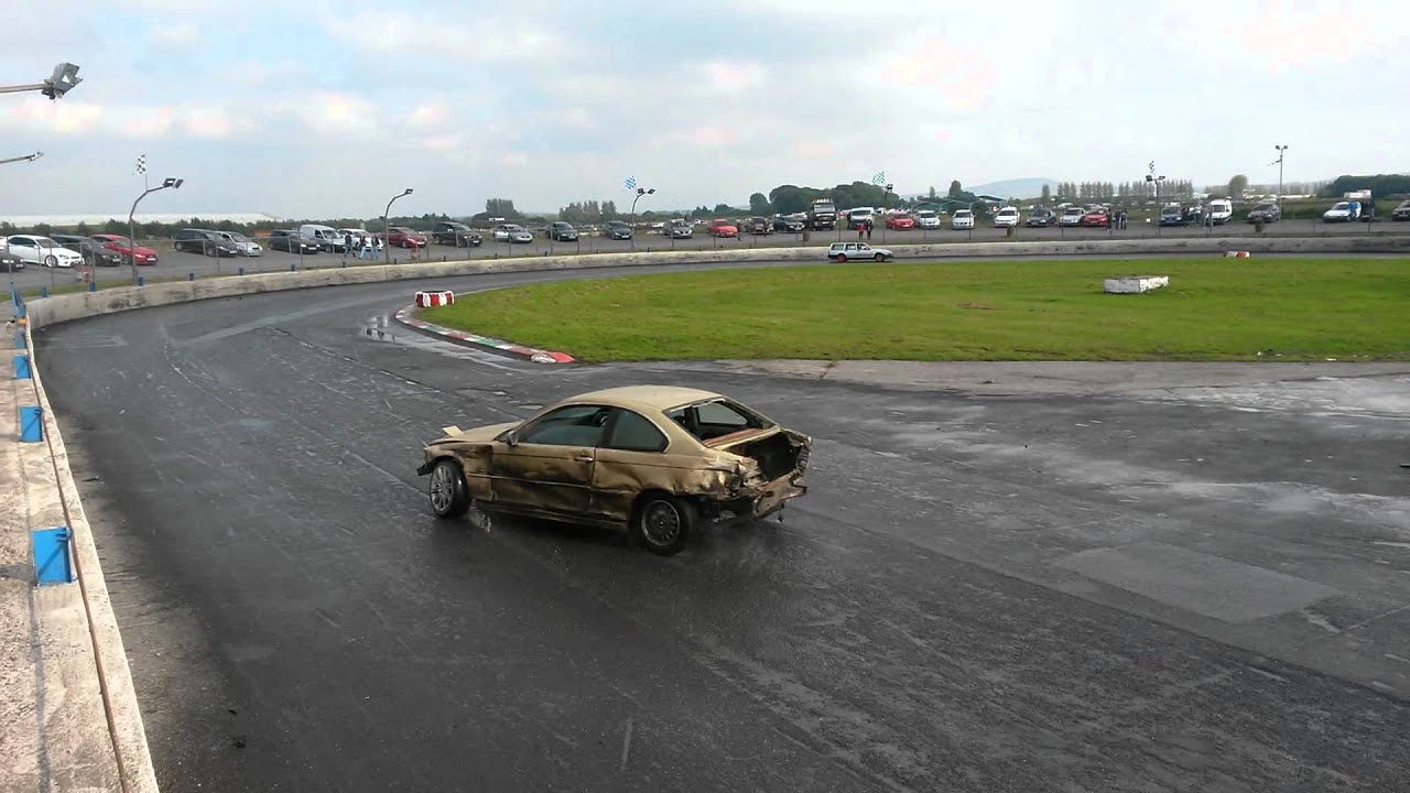 Diffin & Drifting Nutts Corner Oval (1) - YouTube