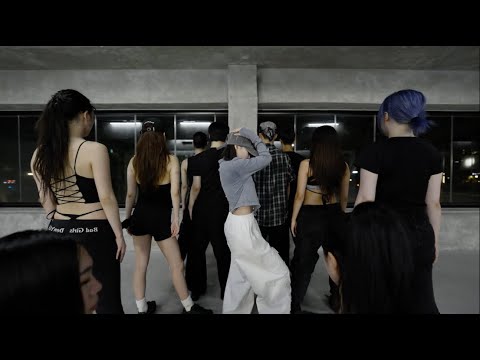 CHUNG HA-Algorithm Dance Mirrored - YouTube