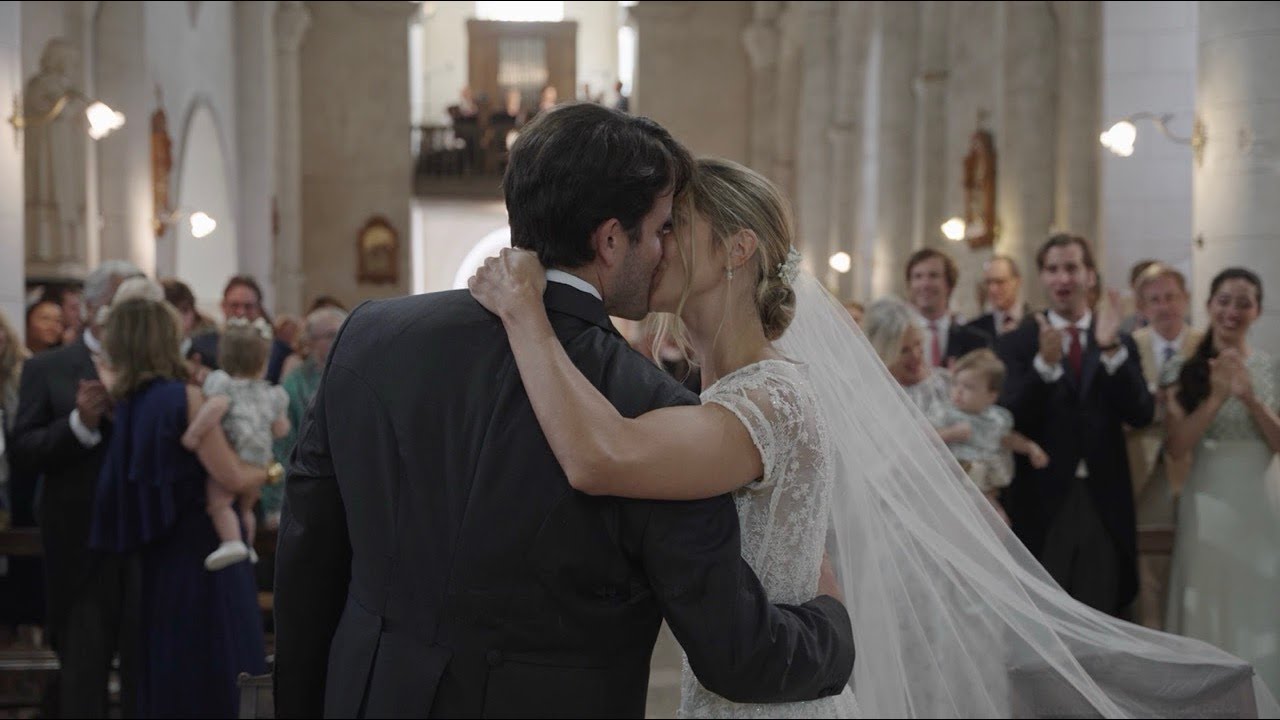 ANNE & FINDLAY - YouTube