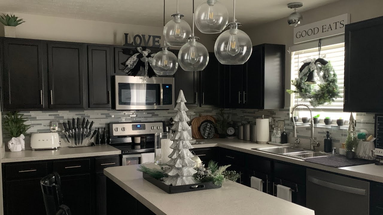 MODERN CHRISTMAS KITCHEN HOME TOUR 2020 - YouTube