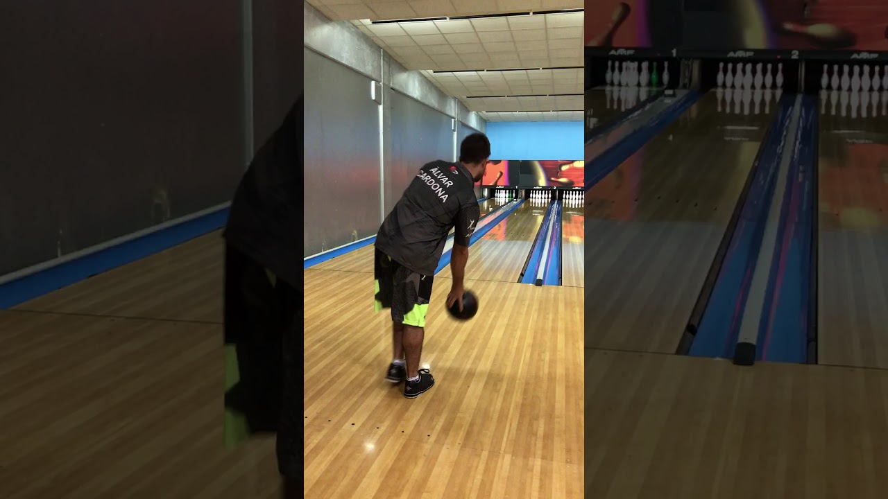 Bowling ball boo-yah Urethene - YouTube
