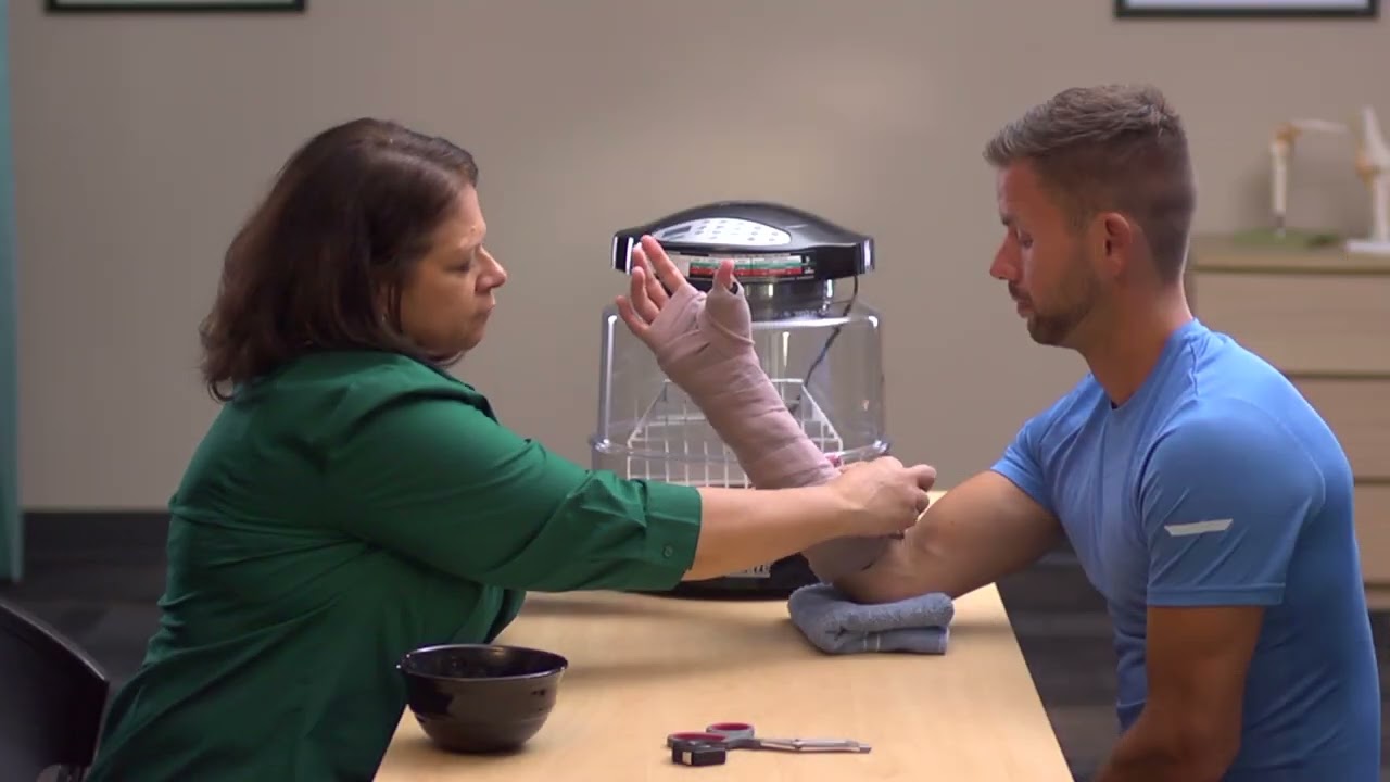 FastForm Thumb Spica Multifunctional Orthosis (TSMO) Application - YouTube