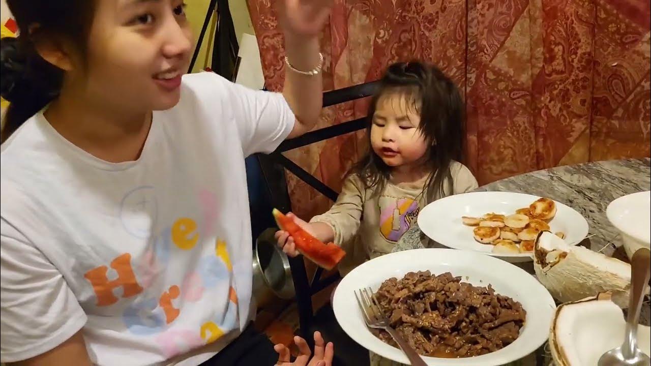 Ntxim hlub thiab luag ntxhi nrog nkawv niam noj mov - YouTube