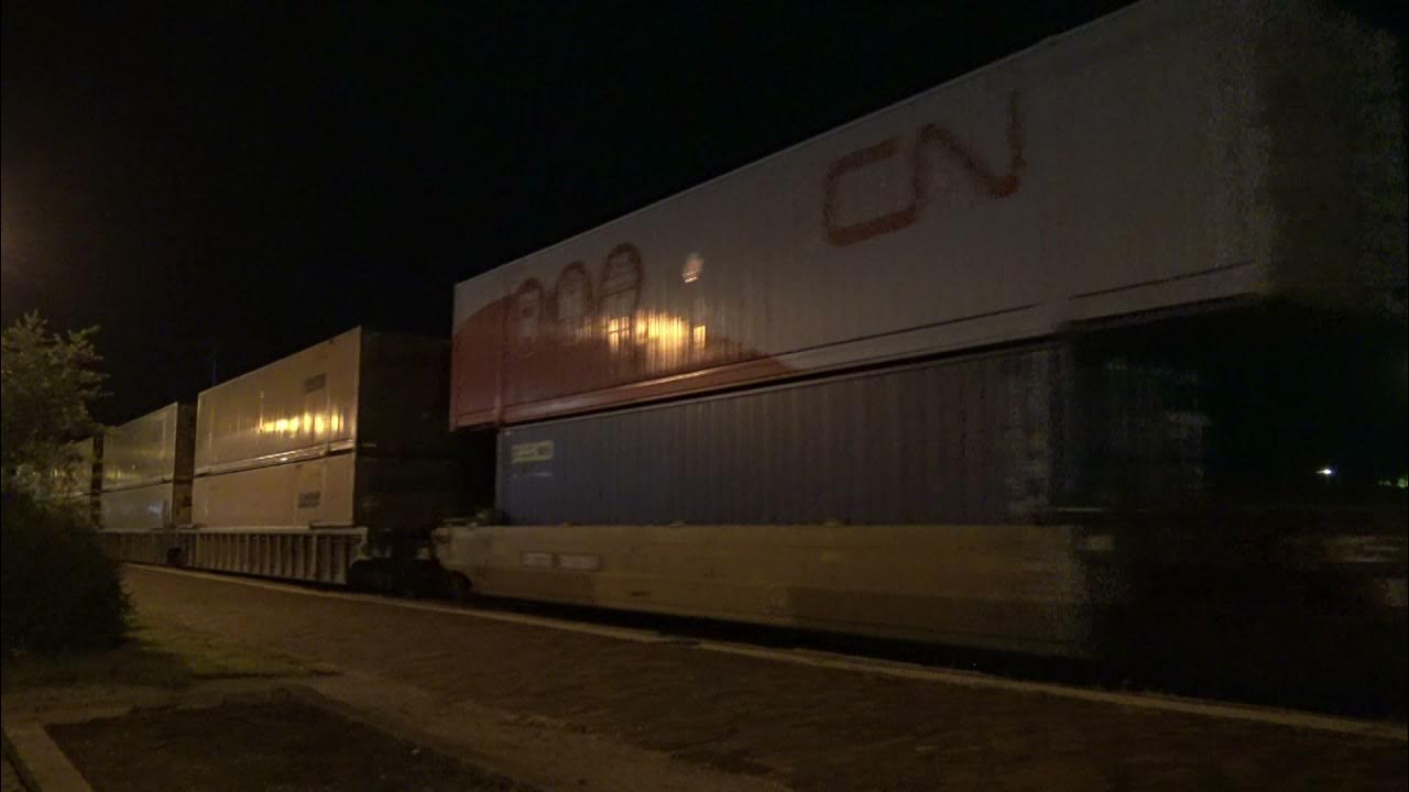 Canadian National Veteran Engines On CN Z194 & Z195 - YouTube