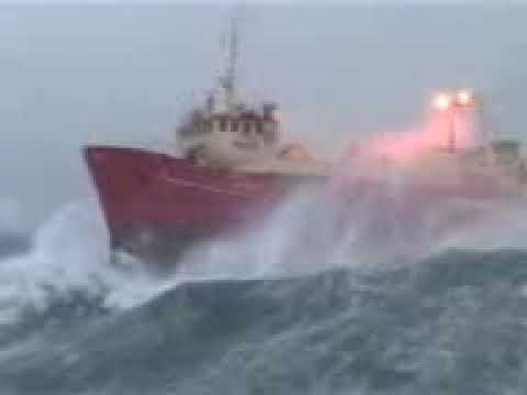 Ship Rolling। Fishing Boat - YouTube