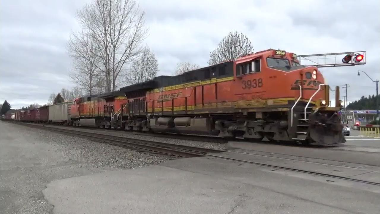(Northbound) BNSF Mixed Freight Train passes through the Main Street Railroad Crossing. - YouTube