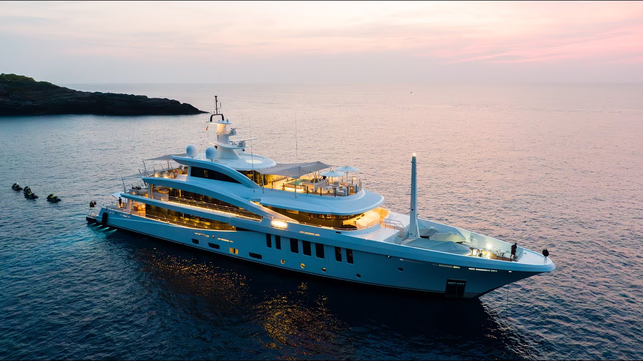 Superyacht Moonstone – A 60-Meter Marvel & FPV footage - YouTube
