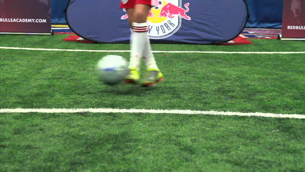 Dribbling - Swivel Hips Part 2 [New York Red Bulls Academy] - YouTube