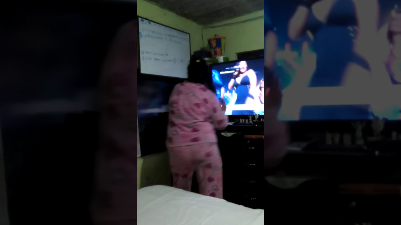 Grabo A Mi Tía Bailando Sin Que Se Entere Cuando Lo Descubre Ya Es