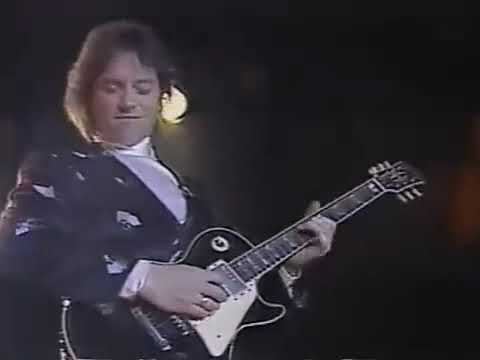 10cc live Eric Stewart guitar solo - YouTube