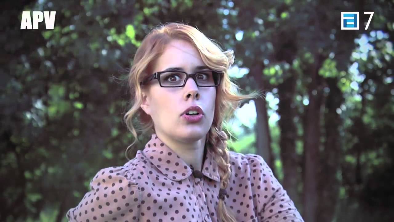 La artista asturiana que enseñó la ñocla - YouTube