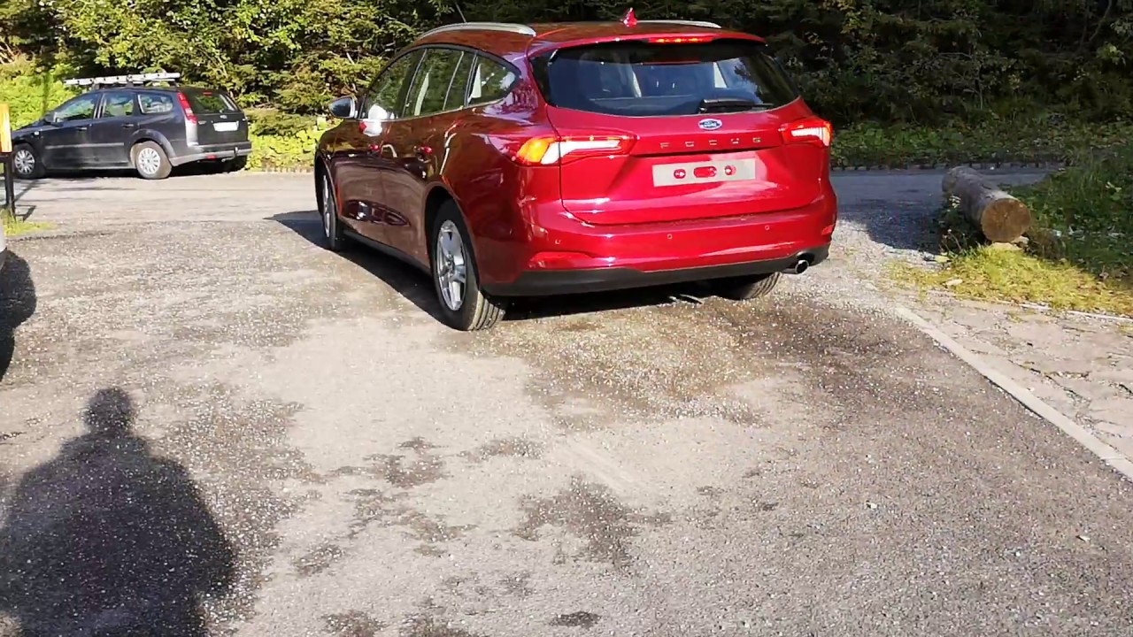 Ford Focus wagon ruby red - YouTube