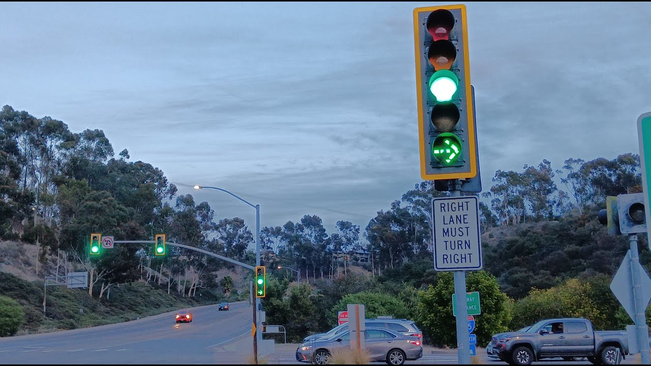 Old Caltrans Traffic Lights In Tierrasanta (Aero Dr & I-15 North) - YouTube