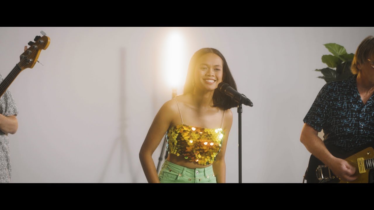 YUMA MUSIC – KISS ME LIKE A BUTTERFLY (Official Video) - YouTube