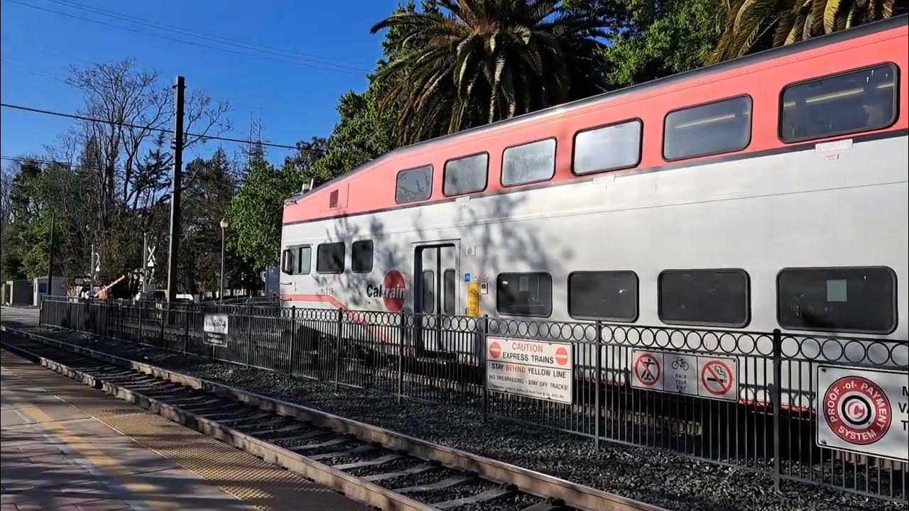 Caltrain Train Arriving at Menlo Park Station #trainsinusa - YouTube
