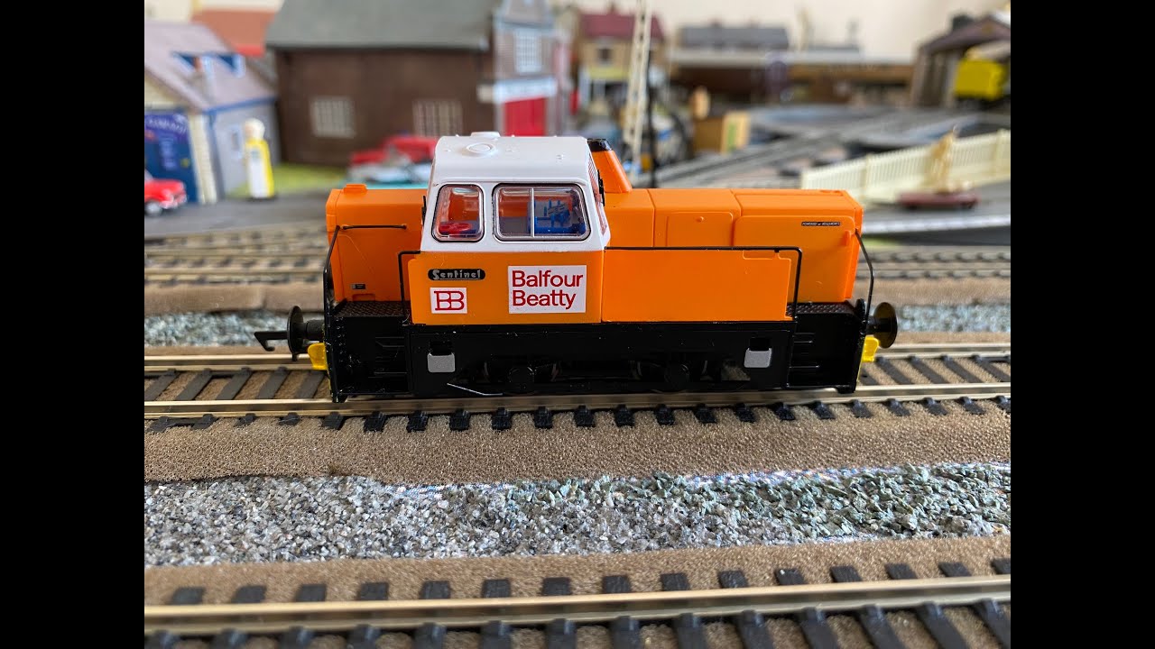HORNBY R3353 SENTINEL 4WDH LOCOMOTIVE IN BALFOUR BEATTY LIVERY - YouTube