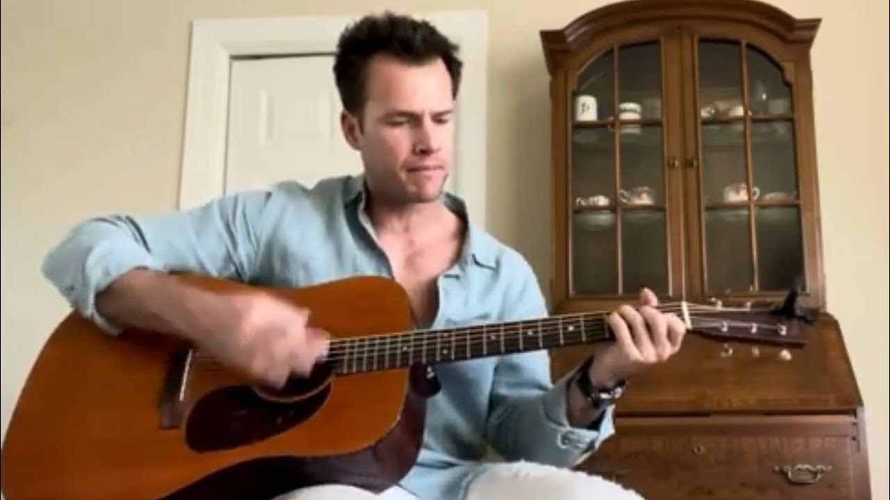 - TOM BATES - Smooth (Santana cover) LIVE Solo Acoustic - YouTube