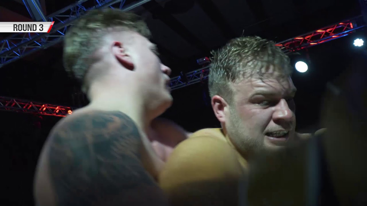 09 Michael Bassett vs Ben Parkin - YouTube