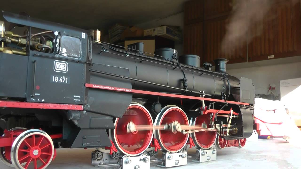 Marklin BR18 Steaming on the bench - YouTube