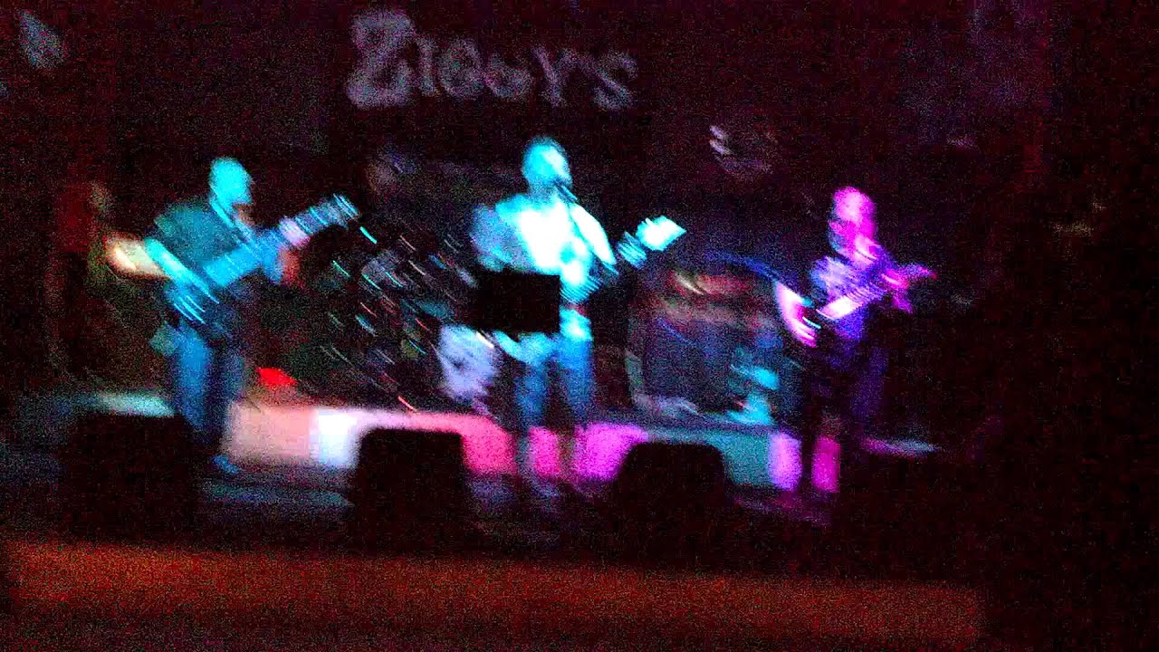 Recoil band playing at Ziggys - YouTube