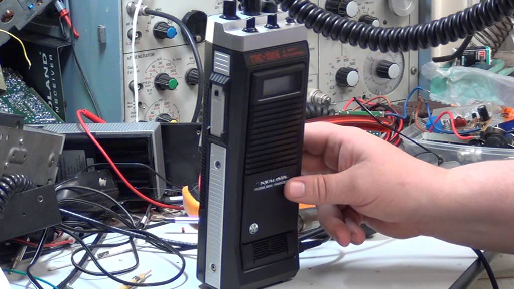 Realistic TRC1005, UK CB radio 3.5W, 40-channel (Hand portable). On The ...