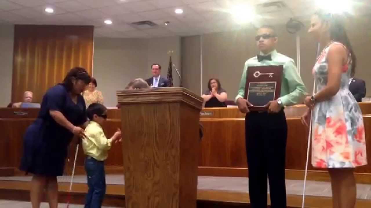 McAllen mayor Jim Darling presenting keys to the city to 2 blind MISD ...