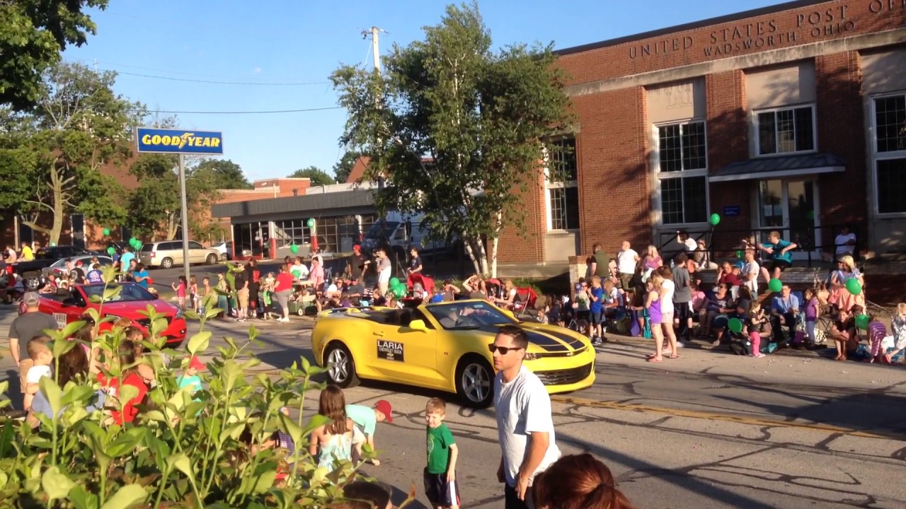 Autobots come to home town parade - YouTube