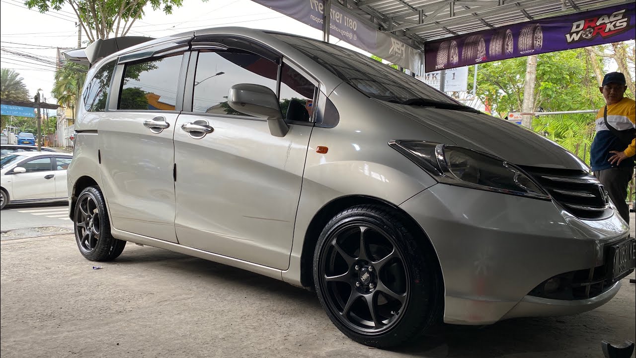HONDA FREED GANTI VELG PAKE VELG HSR SEBUNSUTA R17 MGM - YouTube