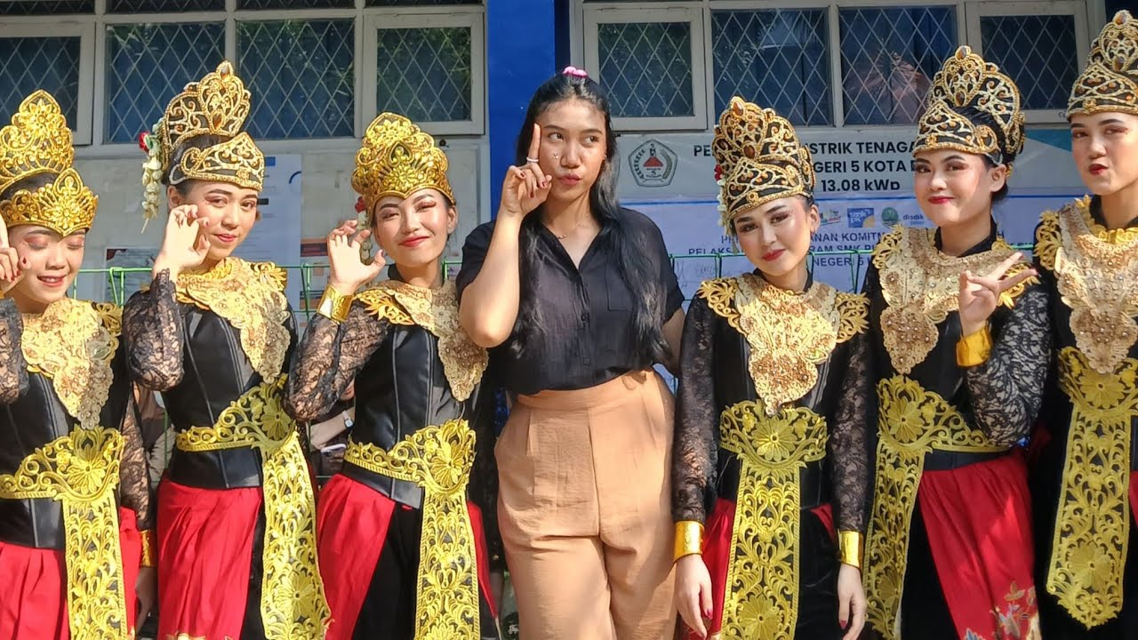TARI JAIPONG SUBALI SUGRIWA - YouTube