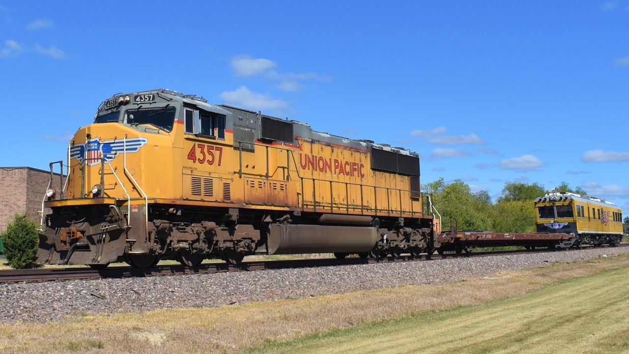 Union Pacific 4357 Leads the EC-5 Geometry Car on the UP Milwaukee Sub ...
