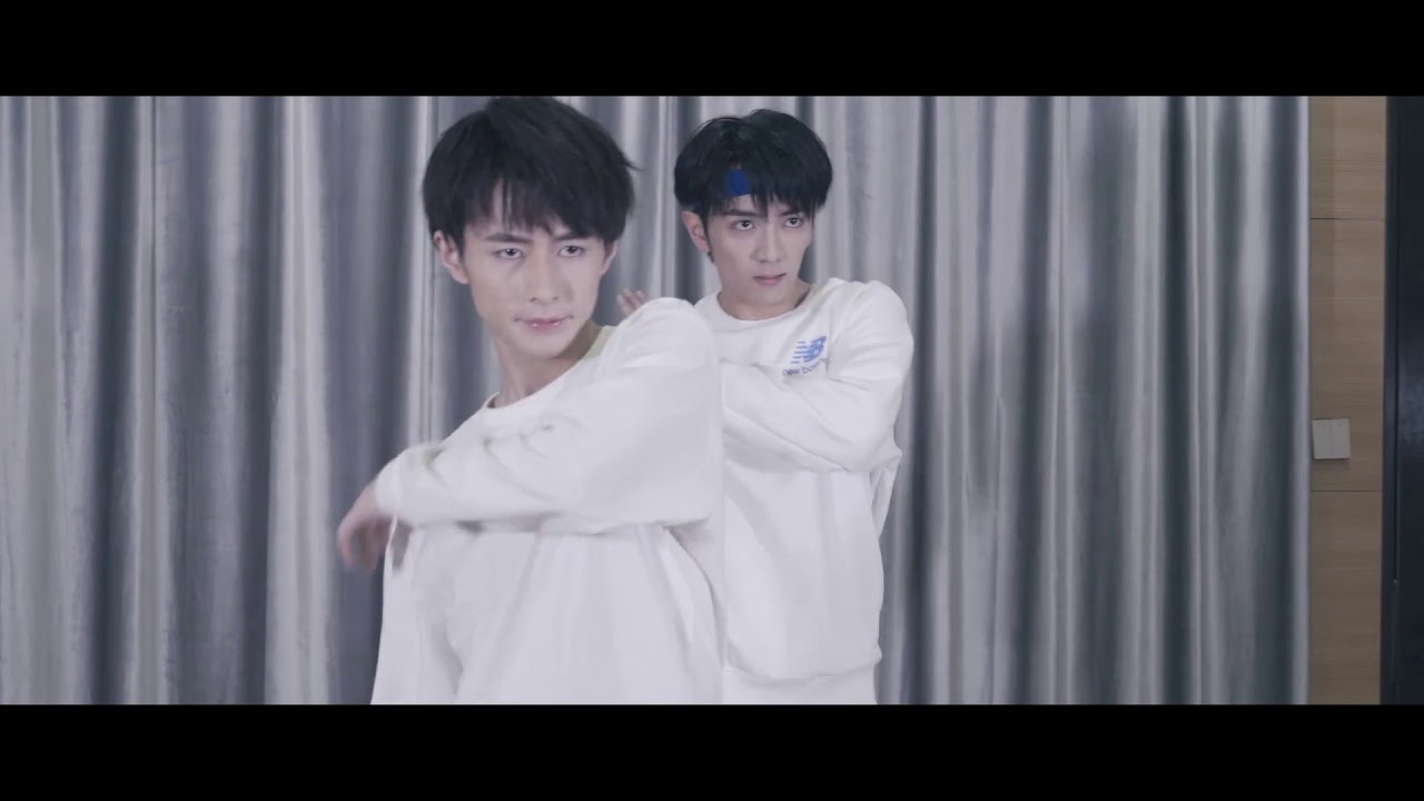 VOGUE5 Lin Zheyu (林哲宇) and Qi Zhihao (漆志豪) dancing to "I'm sorry" - YouTube