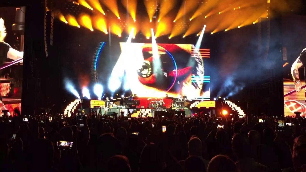 GnR - It's so easy , live Toronto 2016 - YouTube
