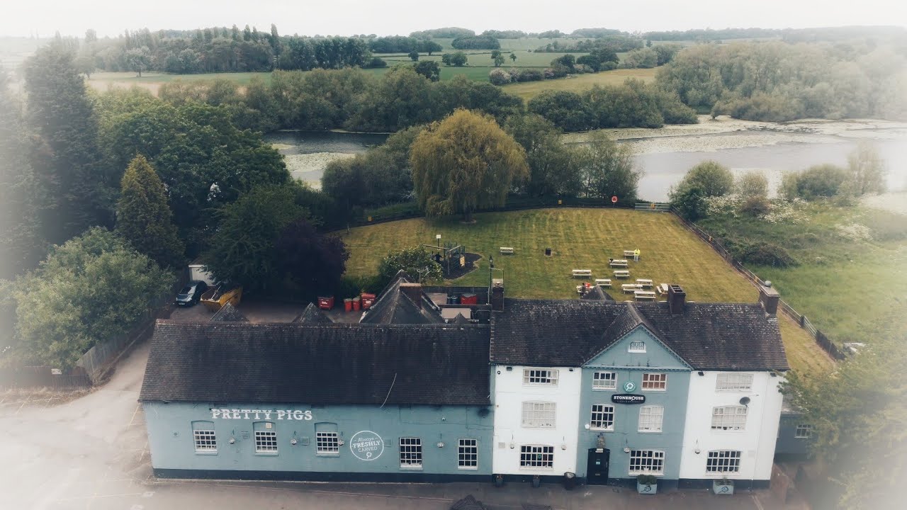 The Pretty Pigs Stonehouse 🐷🐖( Tamworth) #djimini2 - YouTube