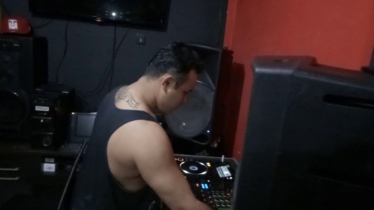 Dj Mahesa On The Mix Muskurrane - YouTube