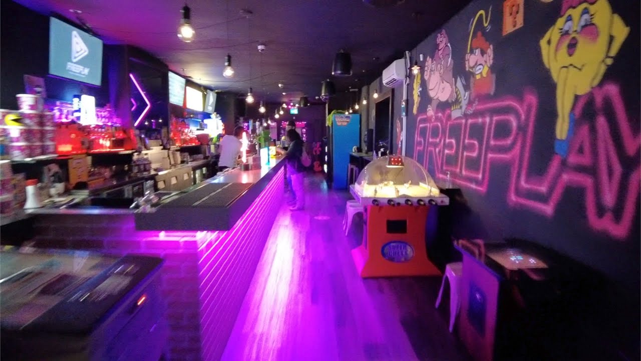 Random Night Out - College and Spadina - YouTube