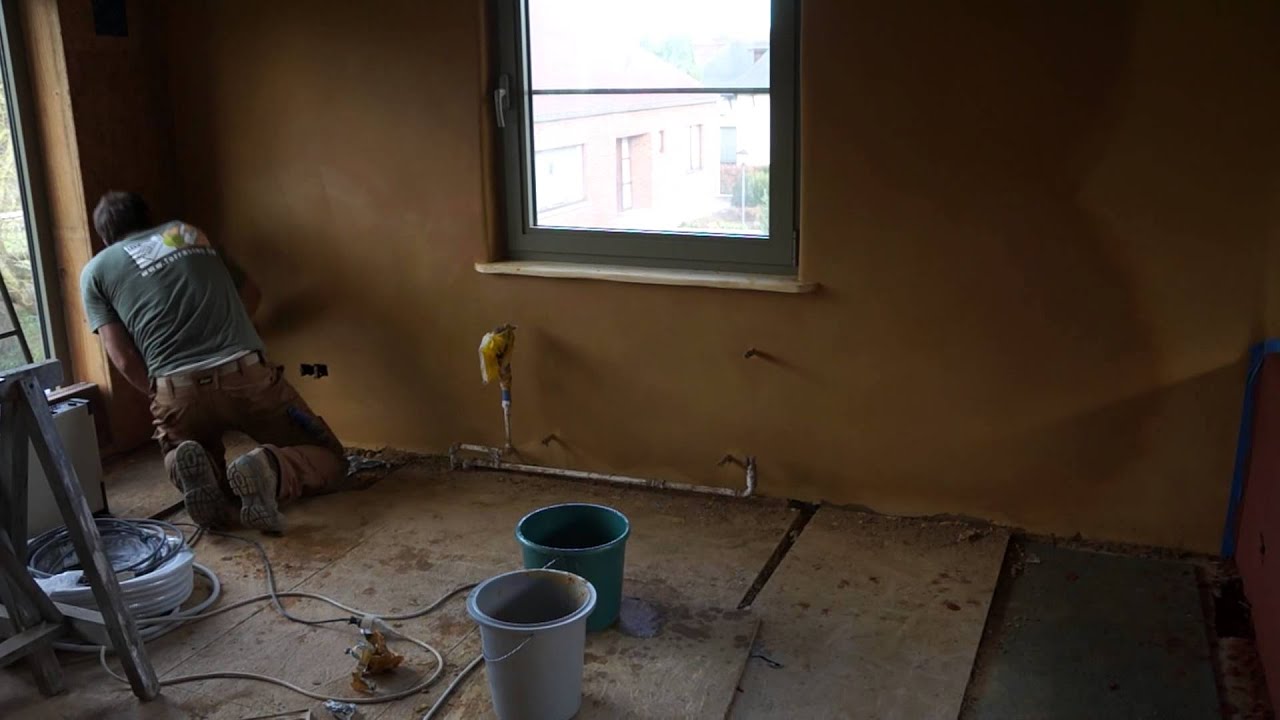 Pleisteren met leem (3/4) - sponzen van leemfinish - YouTube