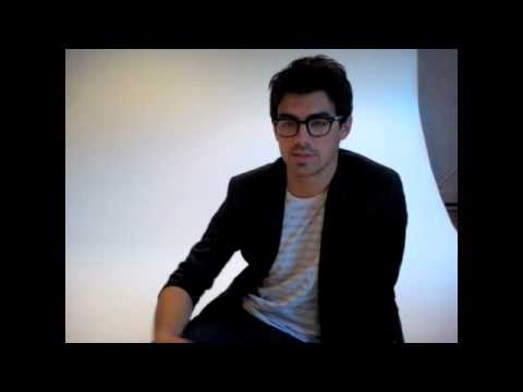 Joe Jonas Tells BOP & TB What It's Like Getting Stuck in an Elevator ...