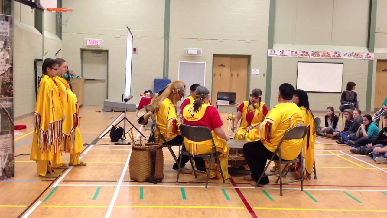 Kapskuksisok healing drum group from Madawaska, Maliseet First Nation ...