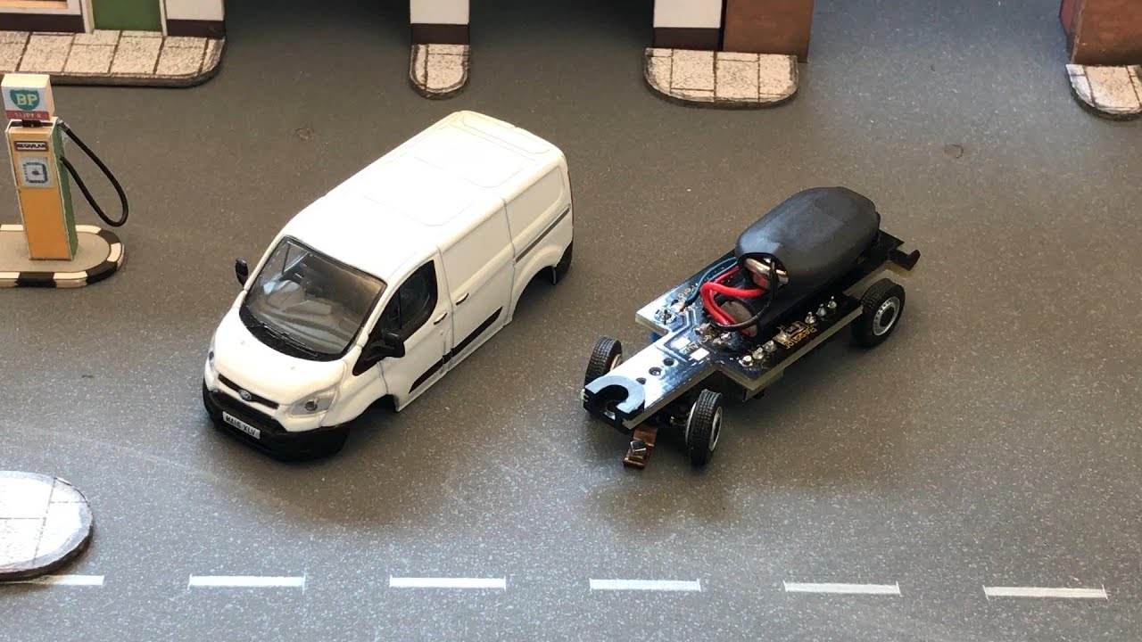 Oxford Diecast Ford Transit Custom vans running on the Faller Car ...