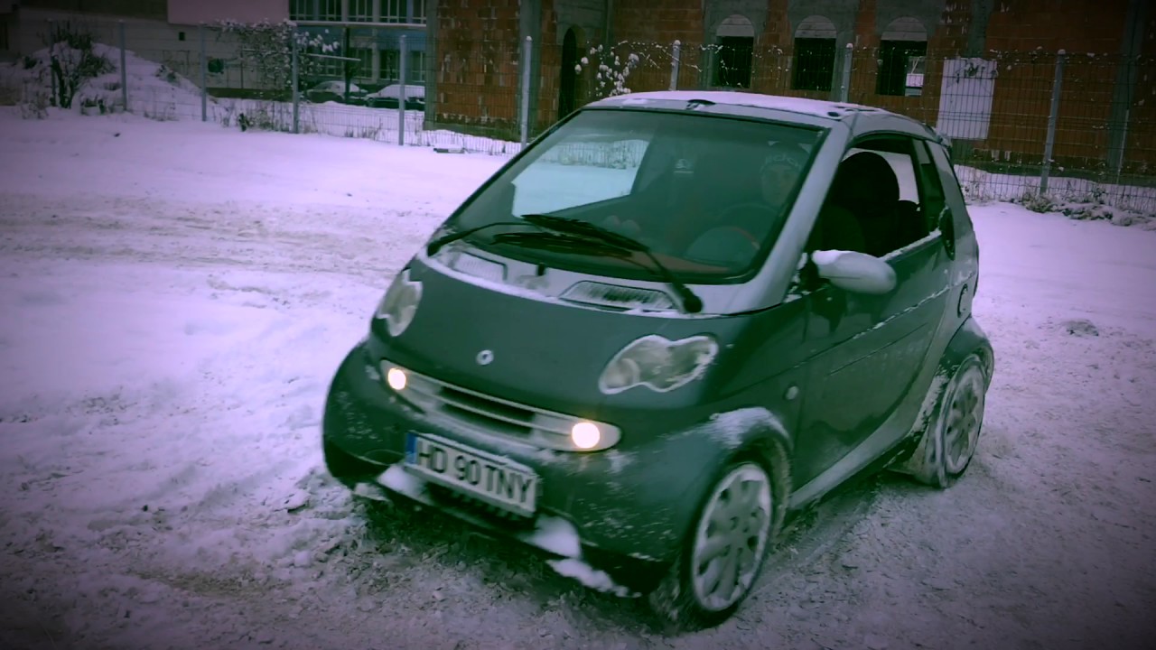 Smart car fortwo 0.8 cdi snow drifting - YouTube