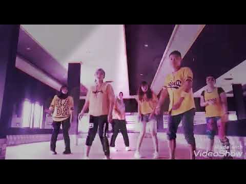 Dance Monkey Singer. Tones and I - YouTube