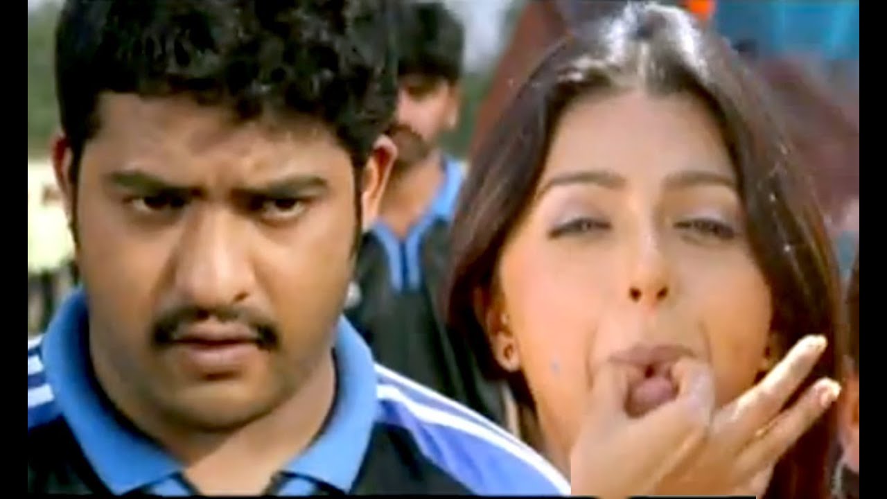 Samba Movie || Bhumika & Jr.NTR Introduction Scene - YouTube