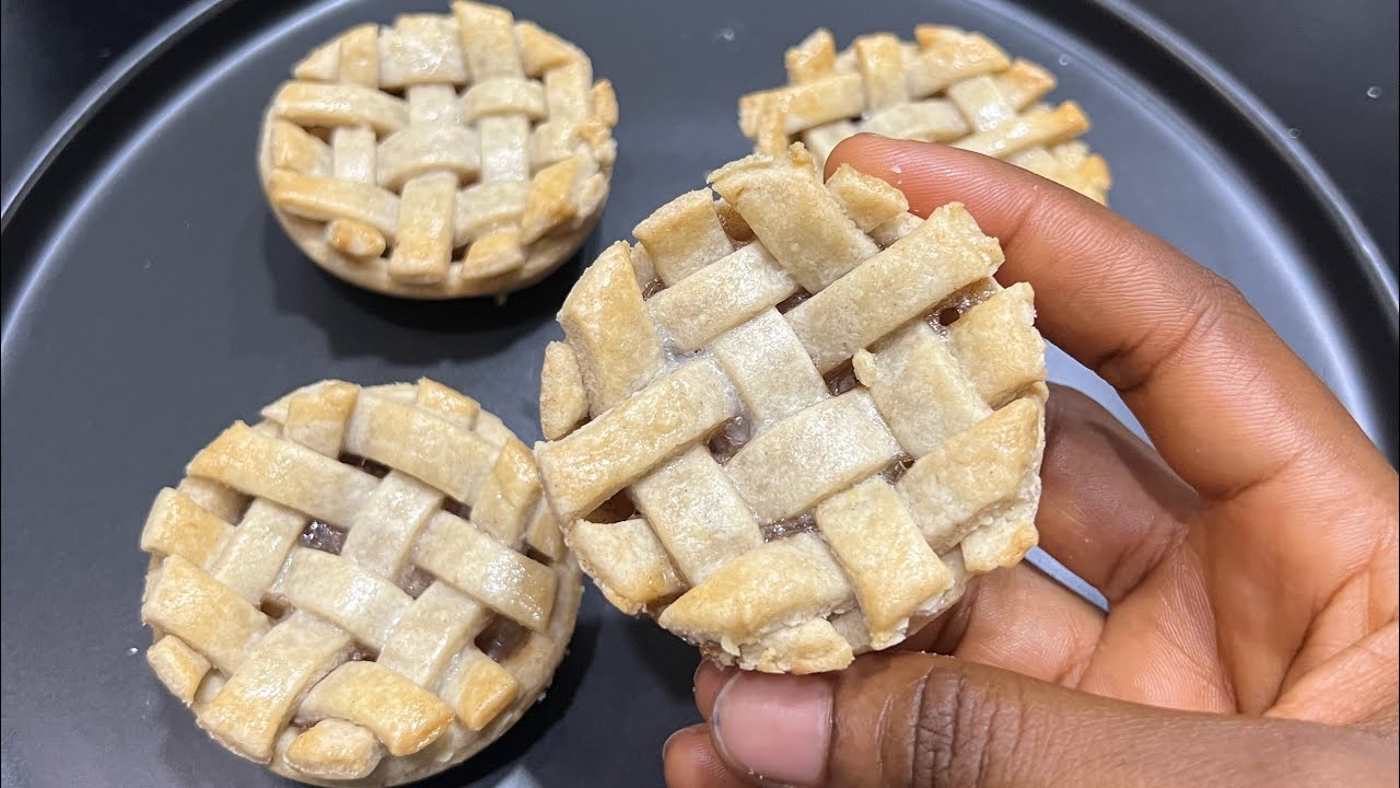 How to make apple pie // delicious mini apple pies - YouTube