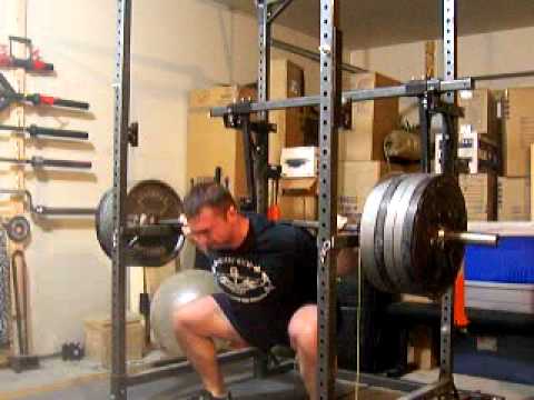 Pin Squat 605x4 - YouTube