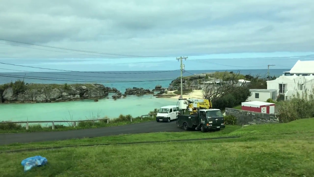 Navigating the Narrow Roads of Bermuda - YouTube