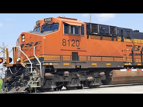 BNSF 8120 Leading CN 271 - YouTube