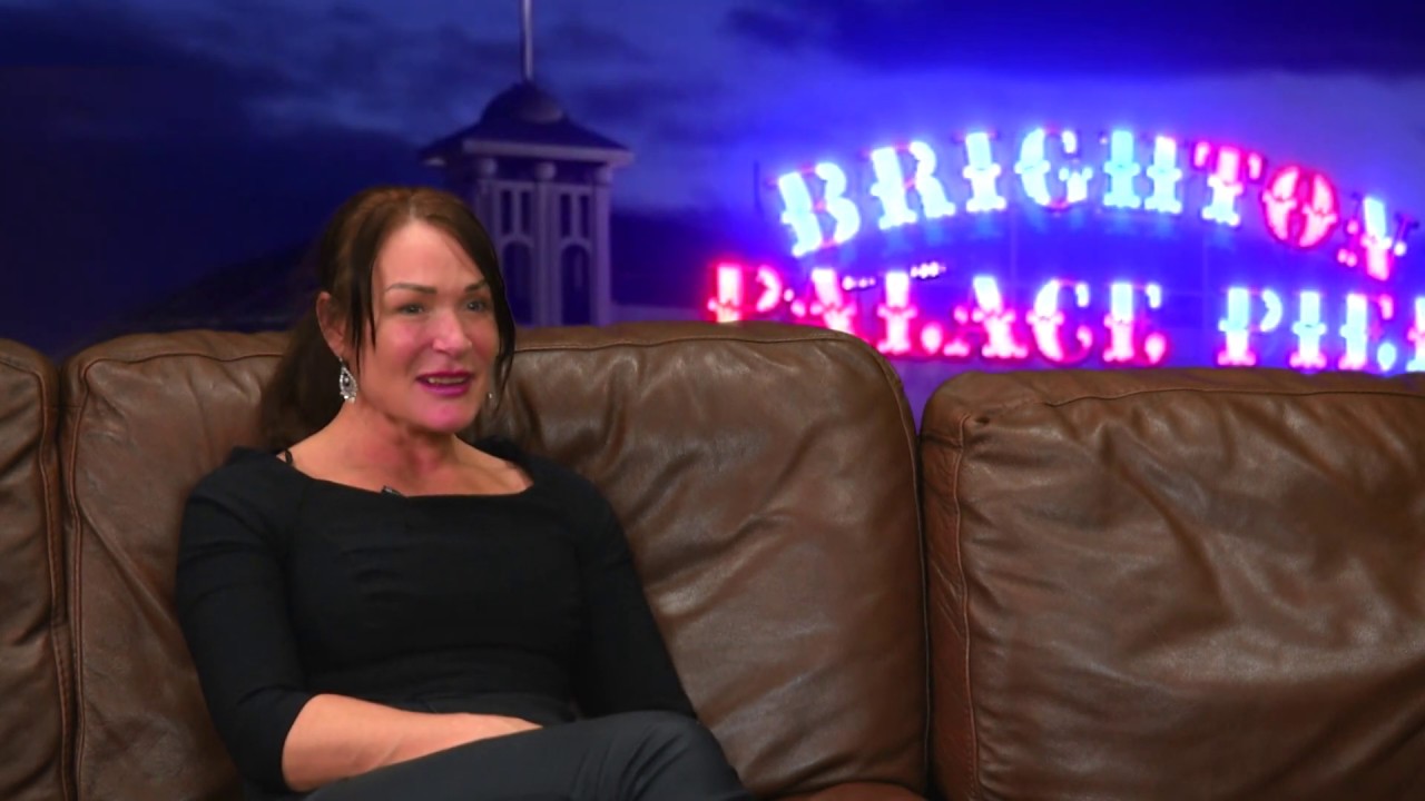 Lianne Young on Pamela Anderson and her marriage troubles - YouTube